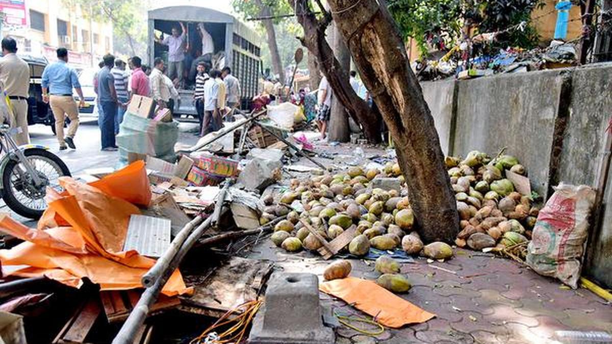 Enforce HC orders on illegal hawkers, Raj urges Fadnavis - The Hindu