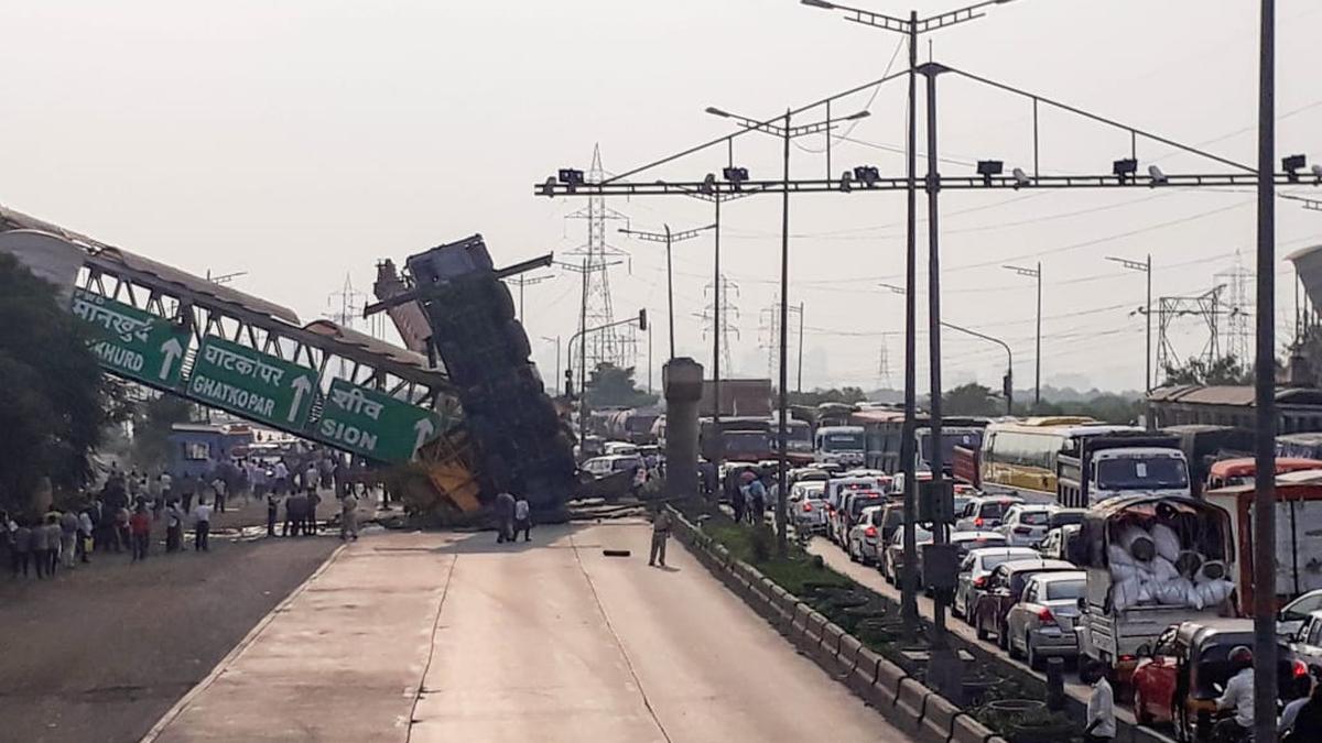Overbridge collapses in Sion-Panvel highway, none injured - The Hindu
