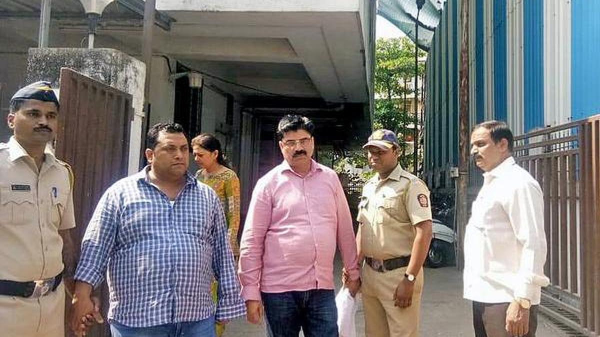 Duo held for conning people as CBI sleuths - The Hindu