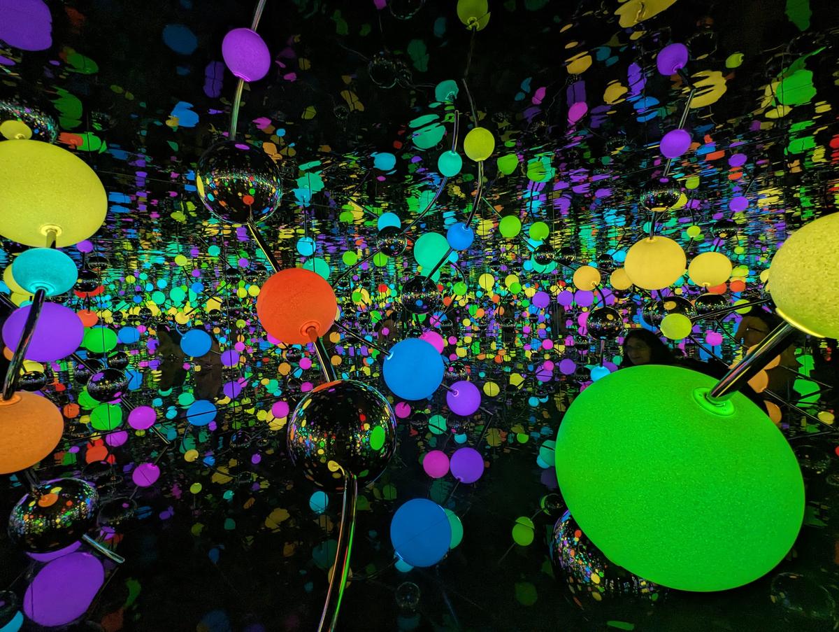 Yayoi Kusama’s room of infinity captivates Mumbai - The Hindu