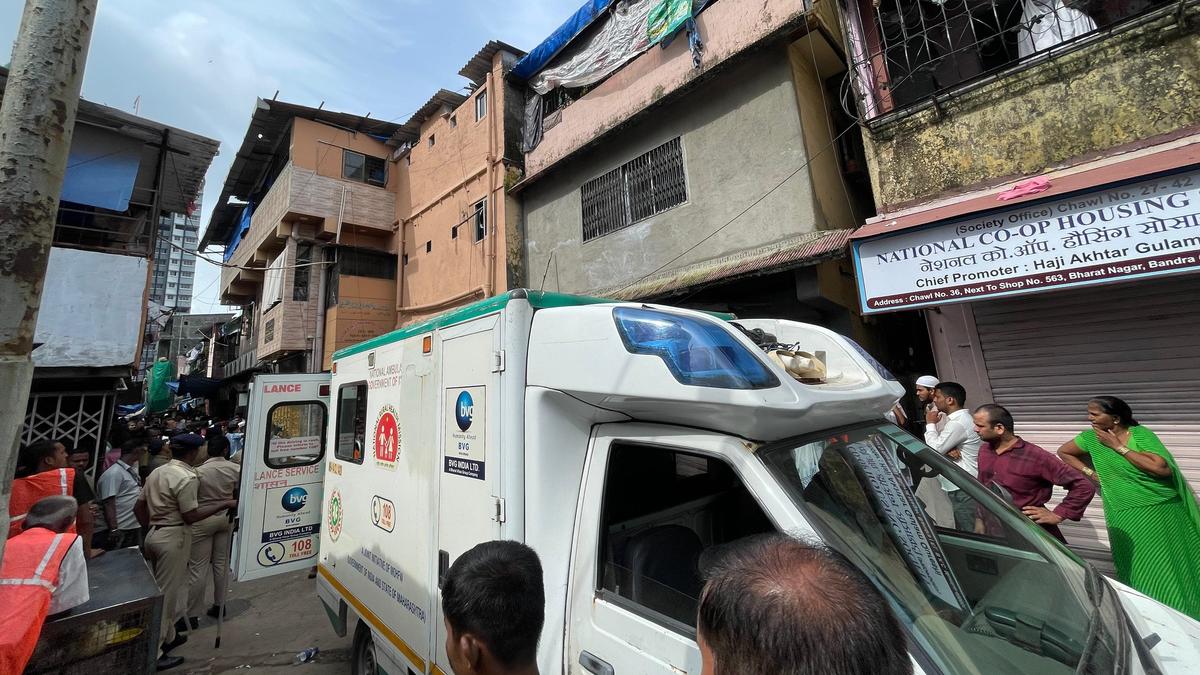 Three-storey building collapses in Bandra east; seven injured - The Hindu