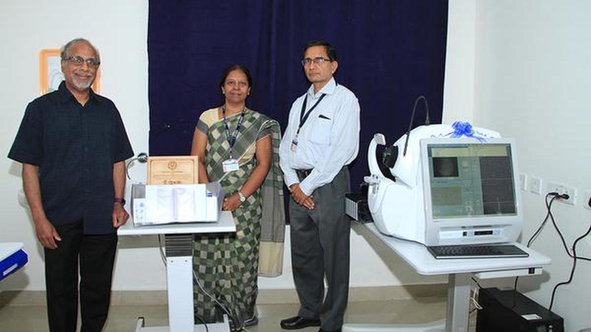 Jipmer alumni donate equipment - The Hindu