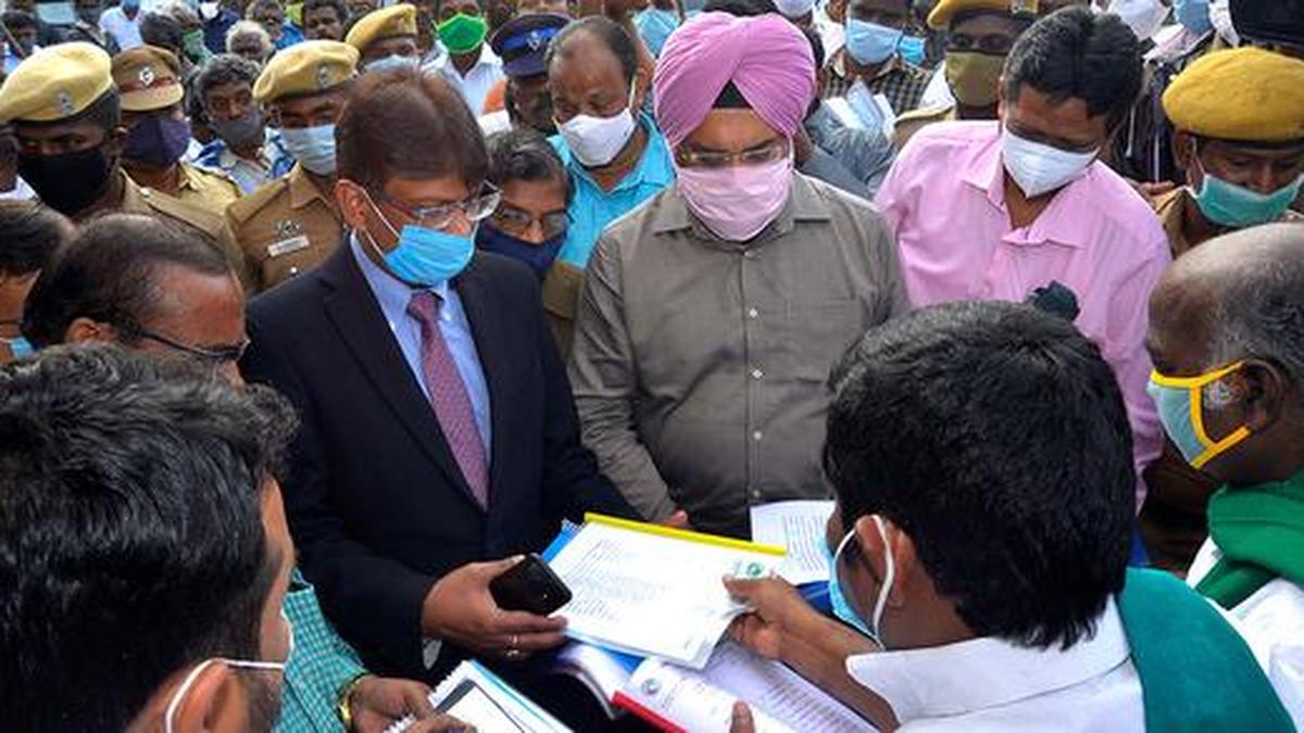 Team assesses damage caused by cyclone in Cuddalore - The Hindu