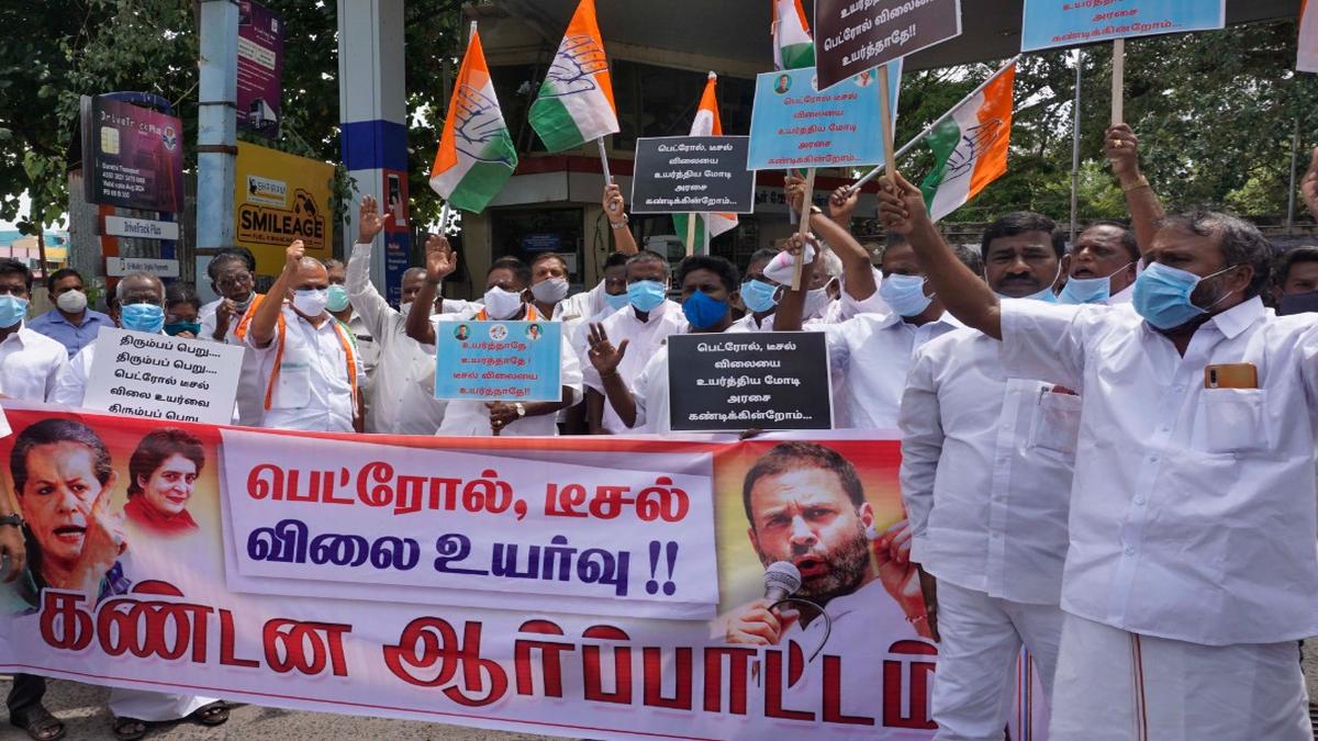 Fuel price hike | Congress workers stage protest in Puducherry - The Hindu