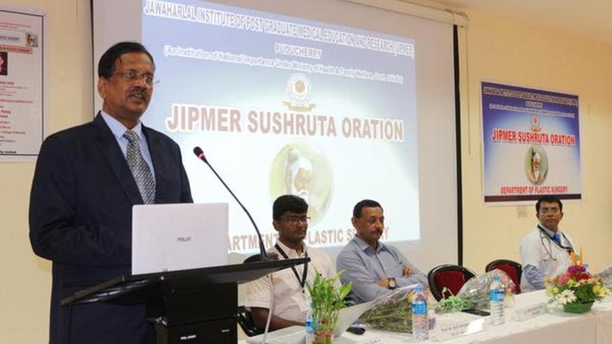 Jipmer lauds eminent plastic surgeon - The Hindu