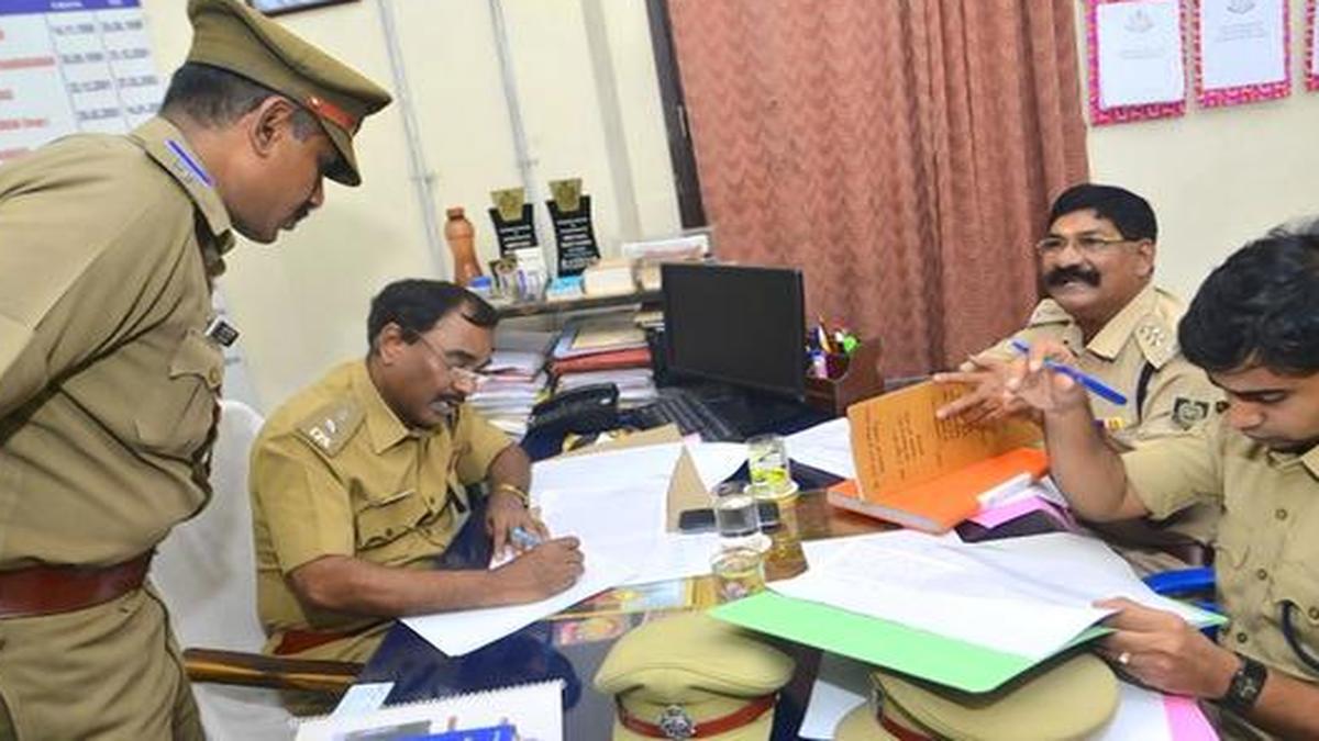 SSP evaluates facilities at police station - The Hindu