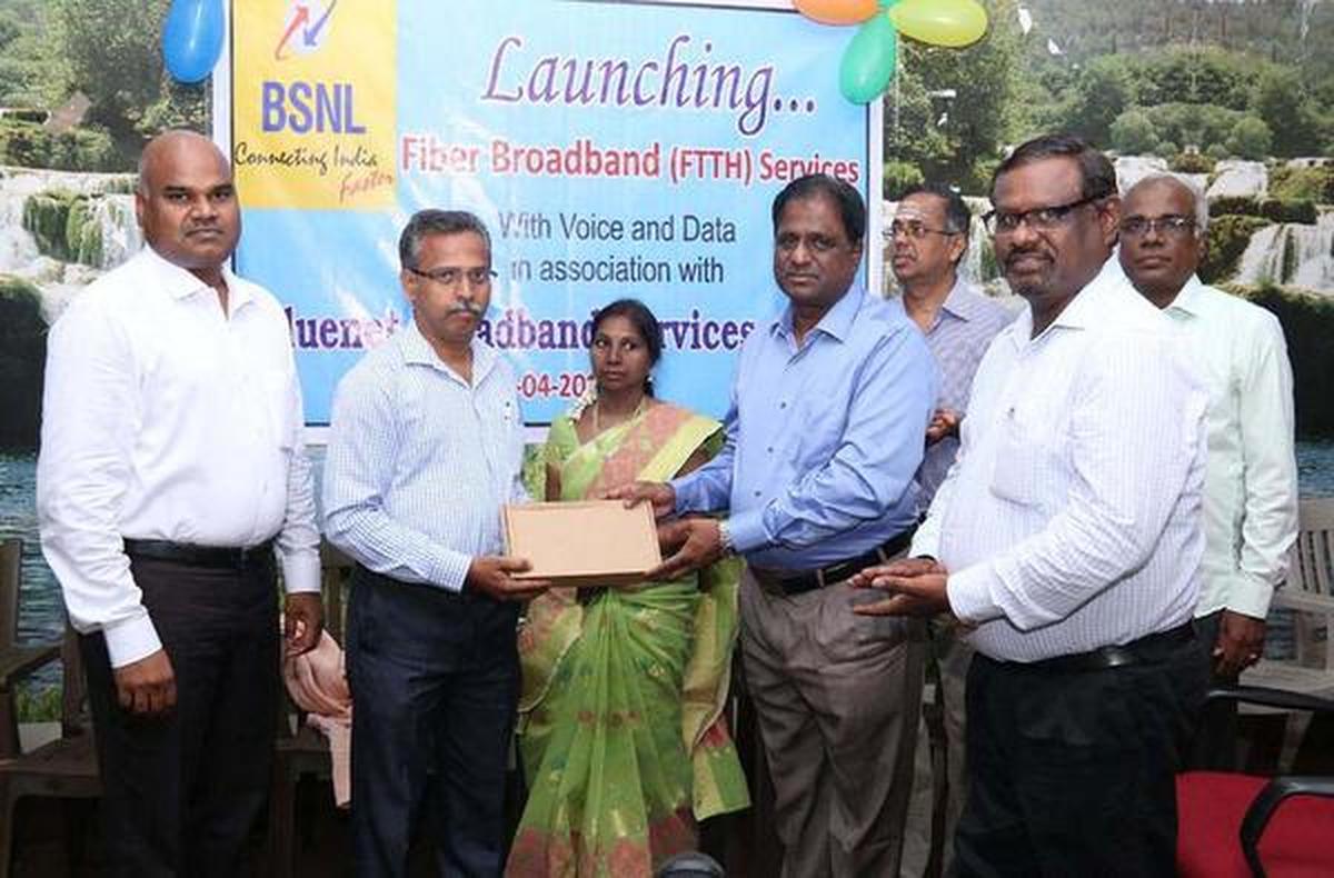 BSNL rolls out fibre broadband with data, voice services - The Hindu