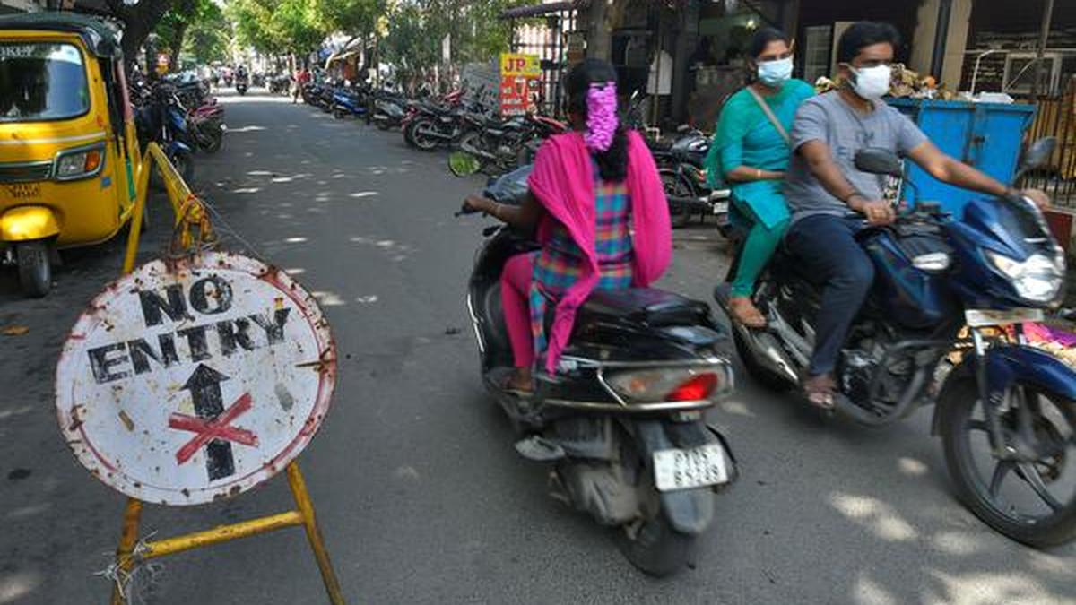 Rampant violation of rules by drivers on one-way roads leave Puducherry ...
