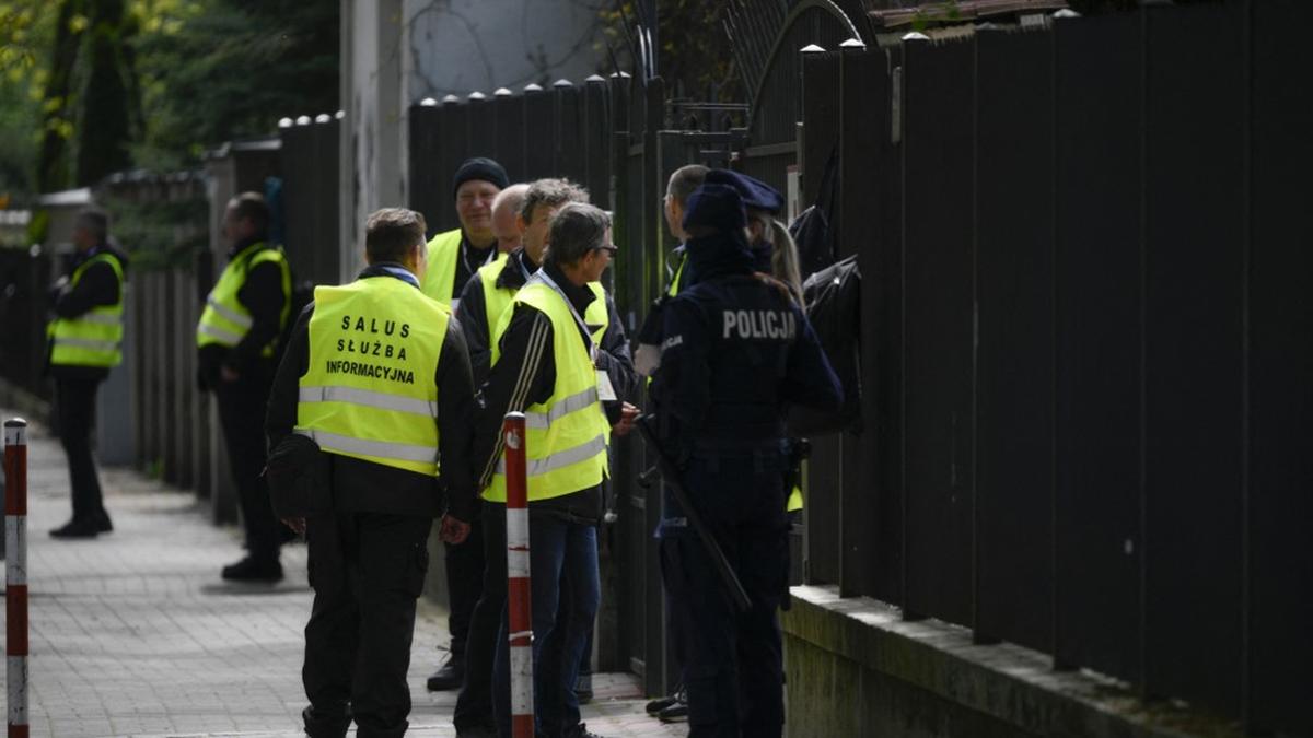 Poland seizes Russian high school building in Warsaw; Moscow’s Envoy ...