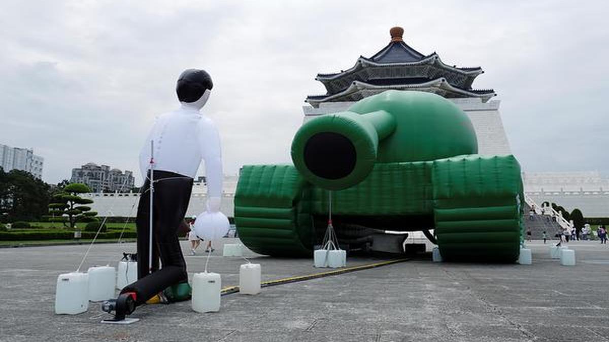 ‘Tank man’ photographer urges China to open up on Tiananmen - The Hindu