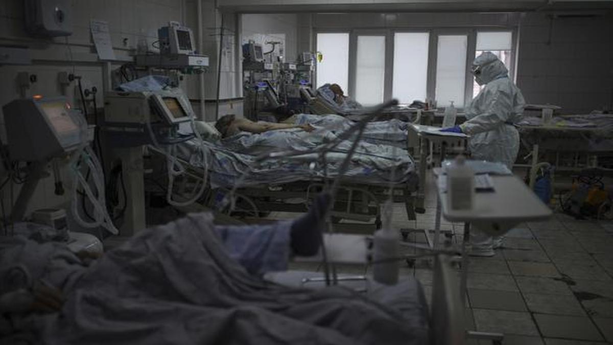 Russia's COVID-19 tally hits pandemic record due to omicron - The Hindu