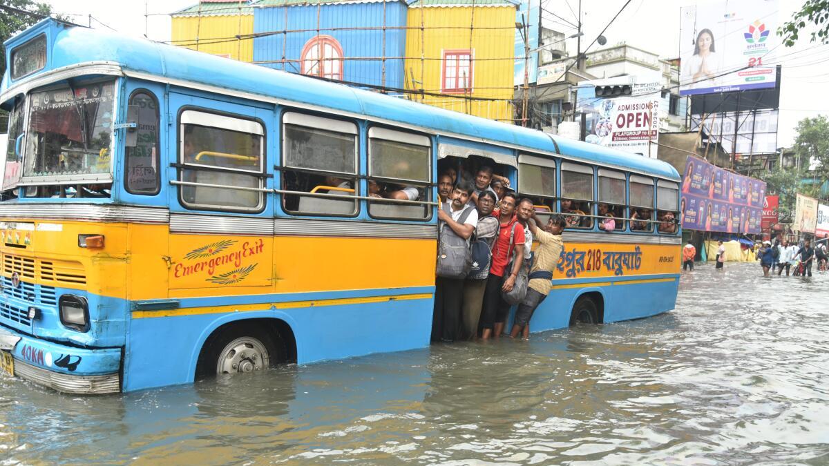 Kolkata heavy rainfall paralyses normal life; three die of ...