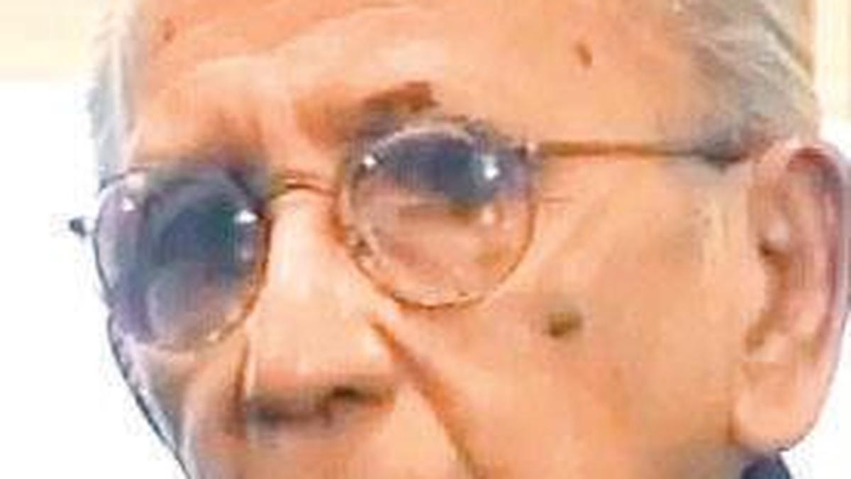 Sri Lankan filmmaker Lester James Peiris dead - The Hindu