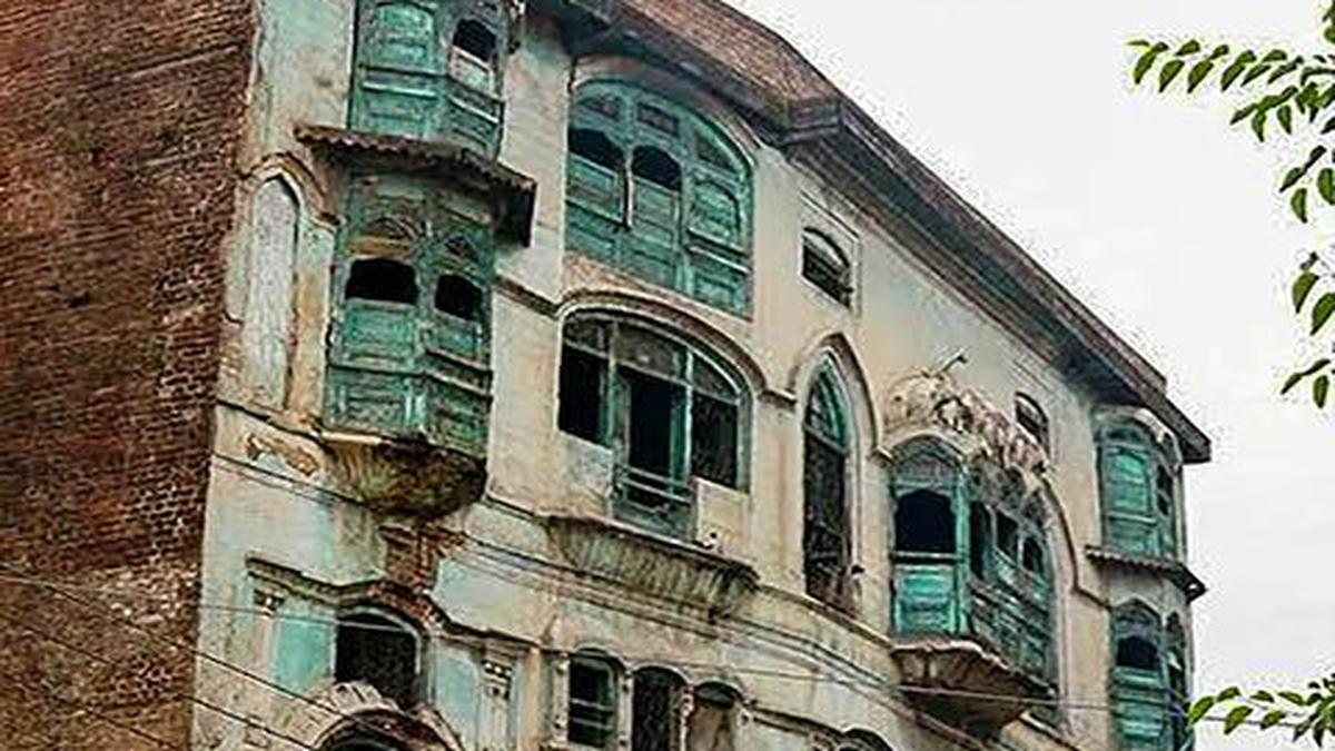 Pakistan government to buy ancestral houses of Raj Kapoor, Dilip Kumar ...