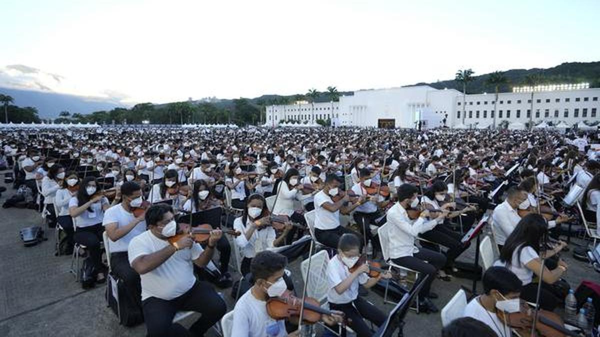 Venezuelan musicians pursue world's largest orchestra record - The Hindu