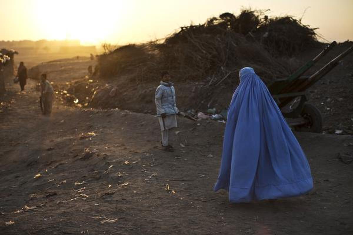 Pakistan cancels 200,000 fake citizen ID cards held by Afghan refugees ...