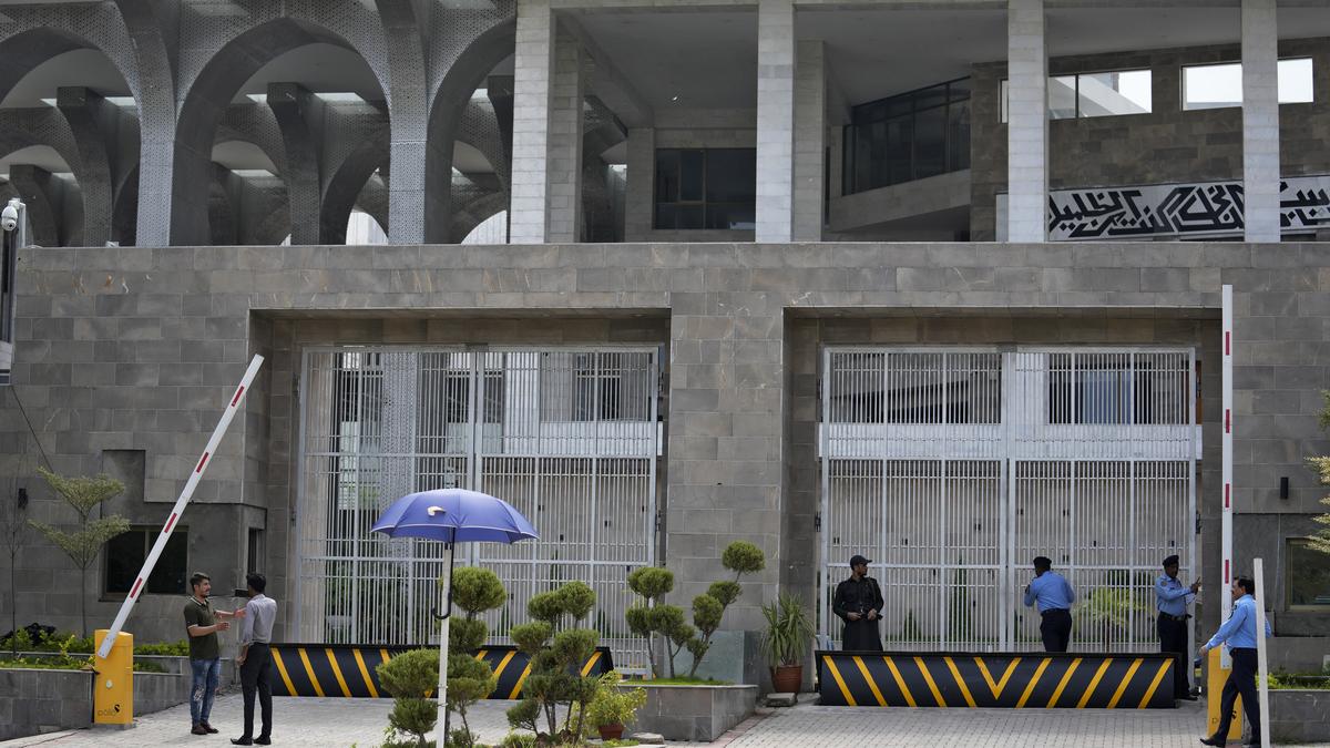 Islamabad High Court finds fault in sessions court's verdict against Imran Khan in Toshakhana ...