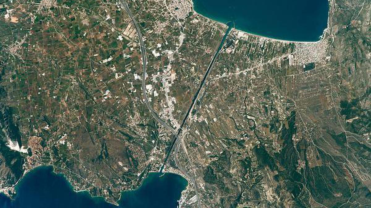 Suez Canal | Linking the East with the West - The Hindu