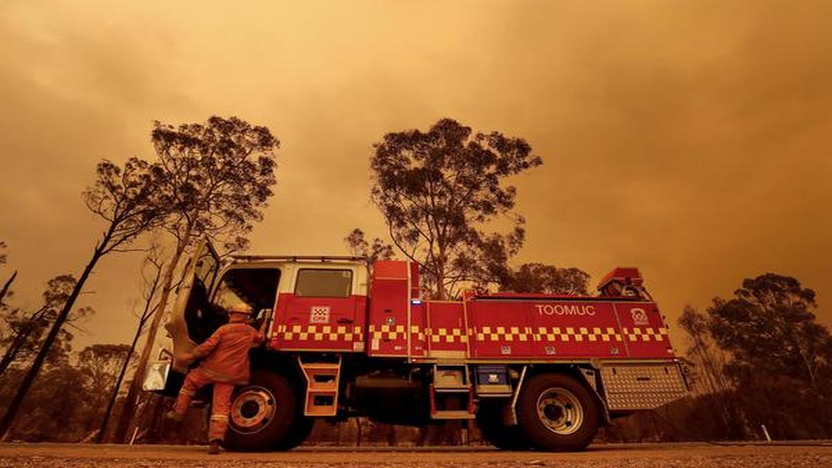 Authorities warn Australian bushfires developing their own weather ...