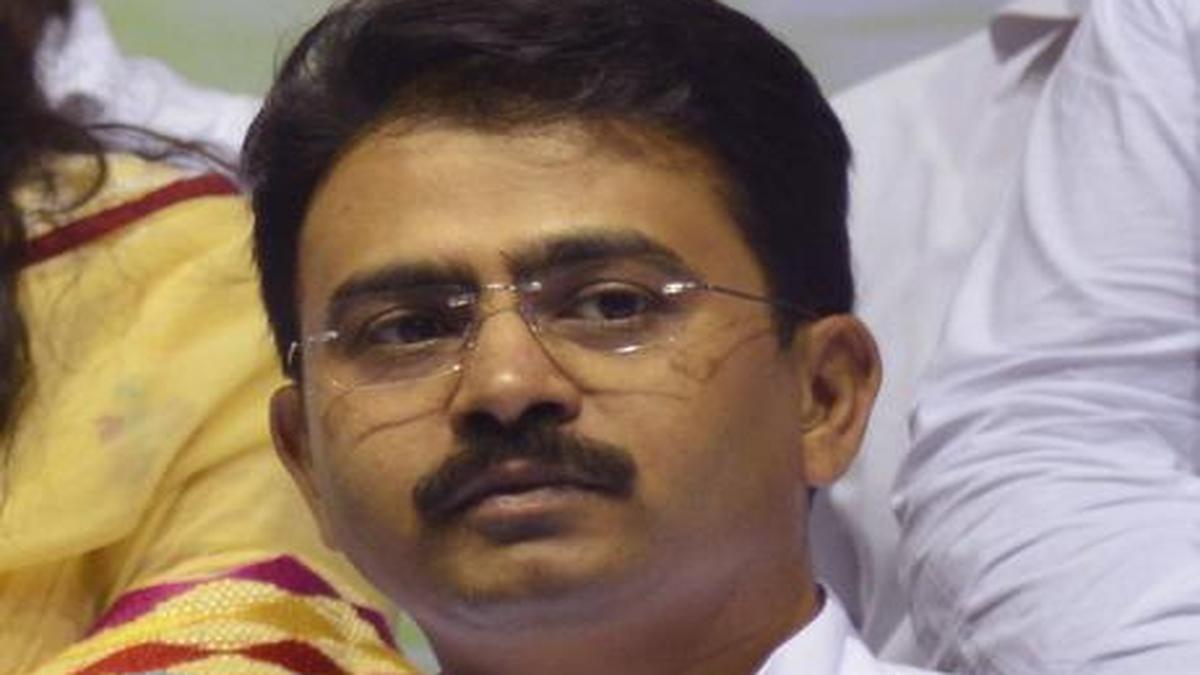 COVID-19 | Congress MP Rajiv Satav on ventilator support - The Hindu