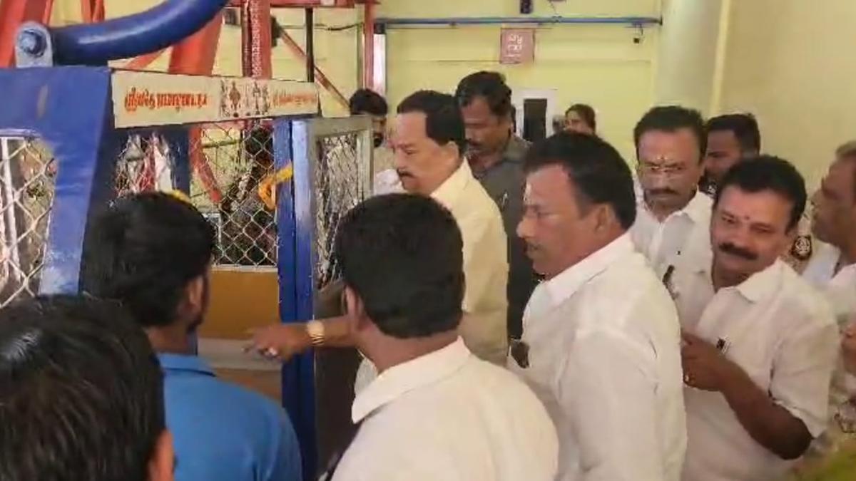 Minister inspects rope car service at temple in Sholinghur - The Hindu