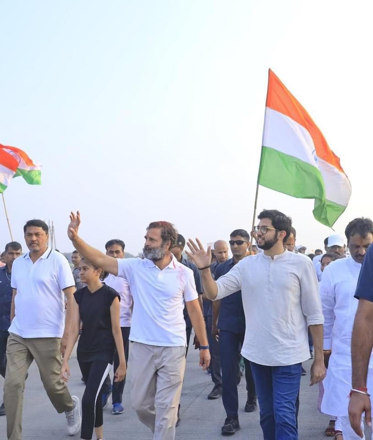 Aaditya Thackeray joins Rahul Gandhi’s ‘Bharat Jodo’ Yatra in Hingoli - The Hindu