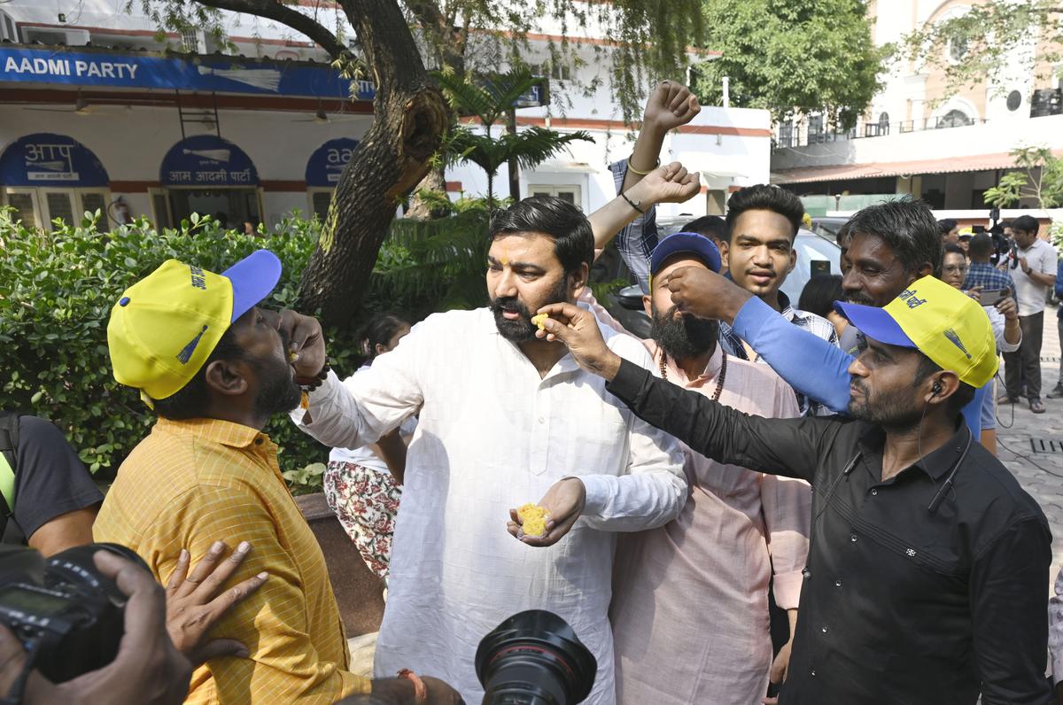 SC grants interim bail to Kejriwal till June 1; bars him from visiting CMO or signing any ...