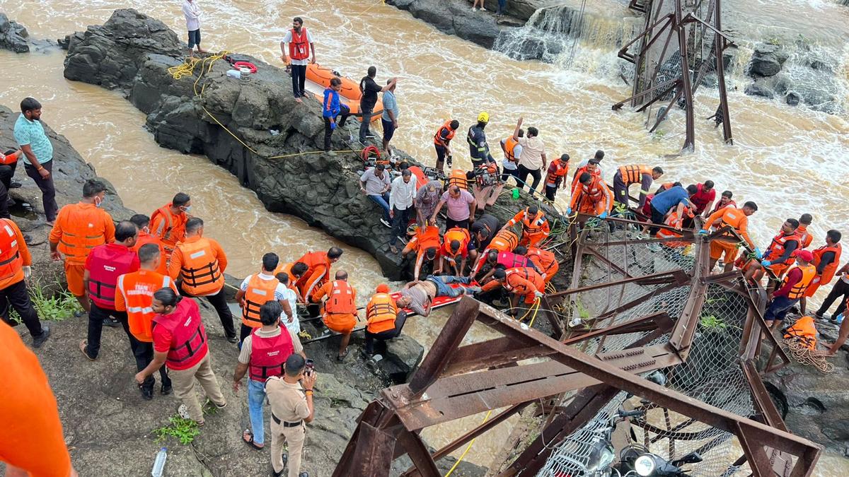Pune bridge collapse: Four dead as Iron bridge on Indrayani river collapses, multiple people ...