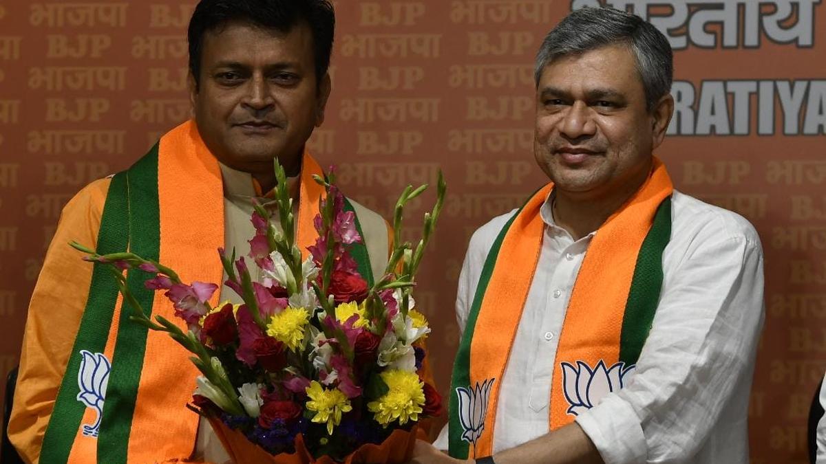 Former JD(U) leader Ajay Alok joins BJP - The Hindu