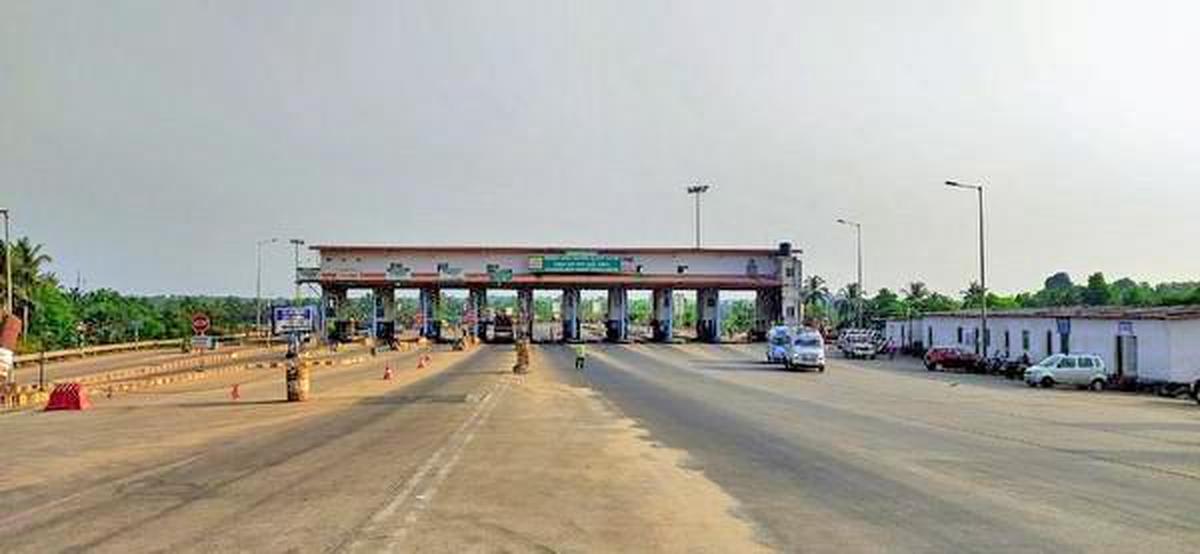 Coronavirus lockdown | Settle border blockade amicably, SC tells ...