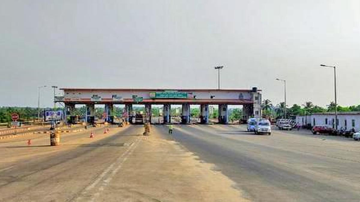 Coronavirus lockdown | Settle border blockade amicably, SC tells ...