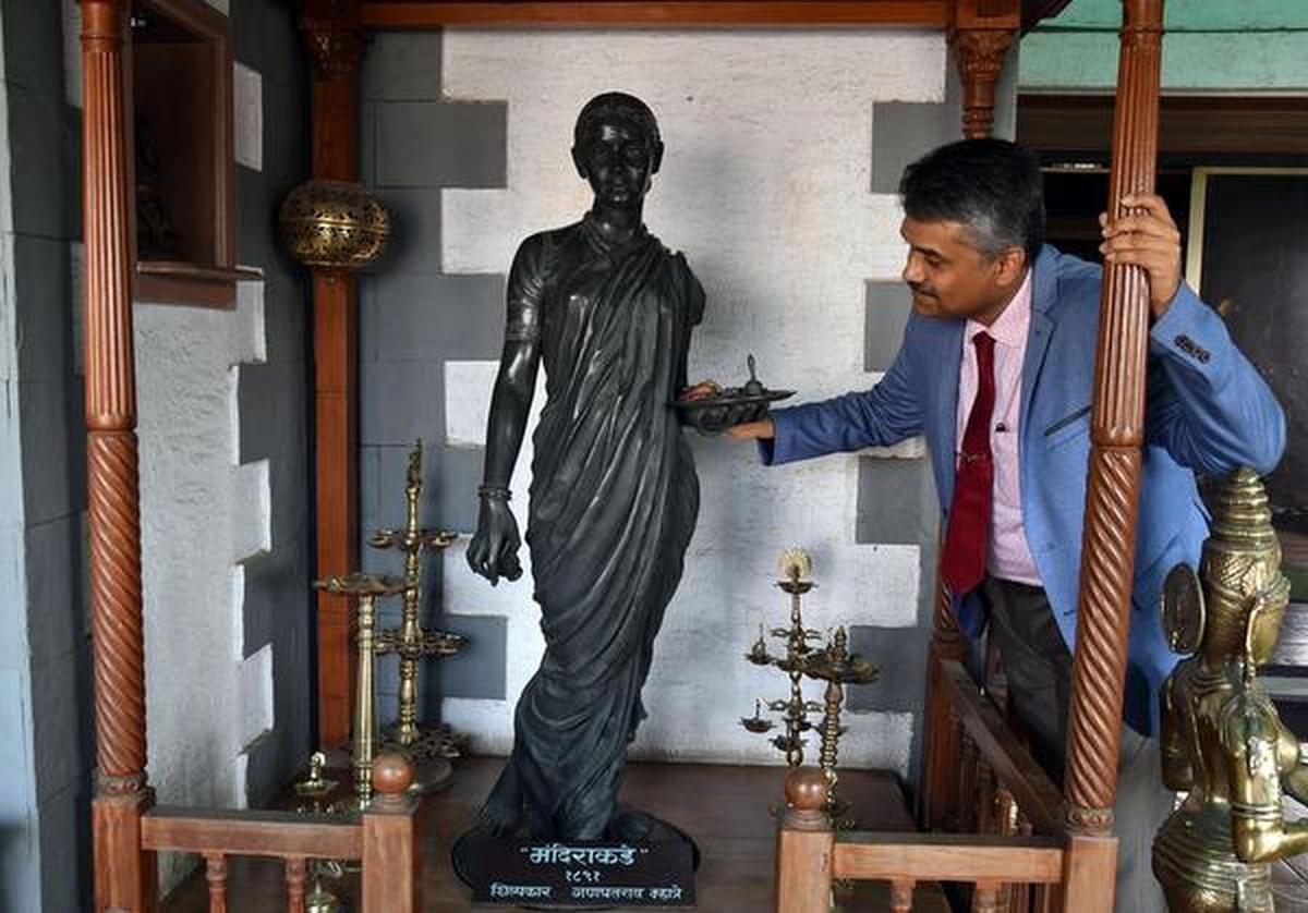 On a long quest to rediscover Mhatre’s frozen art - The Hindu