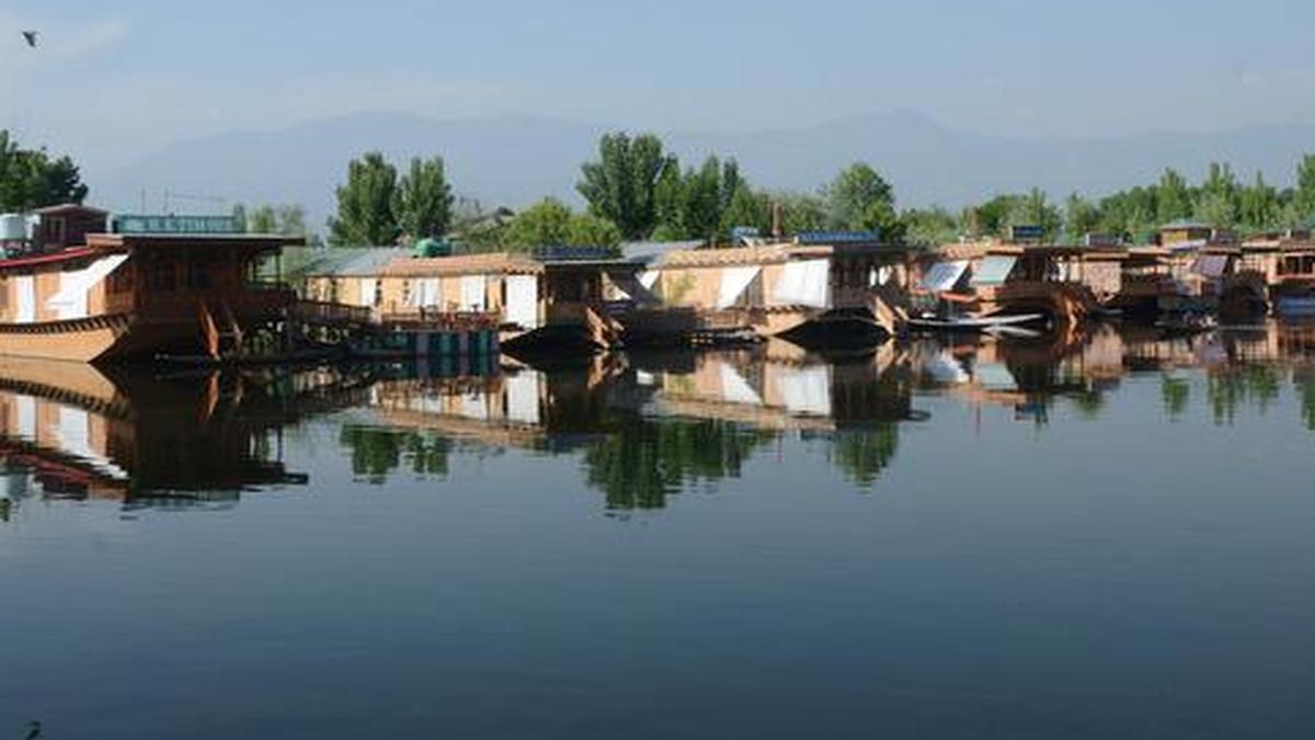 J&K Governor seeks Navy’s assistance to save Dal Lake - The Hindu
