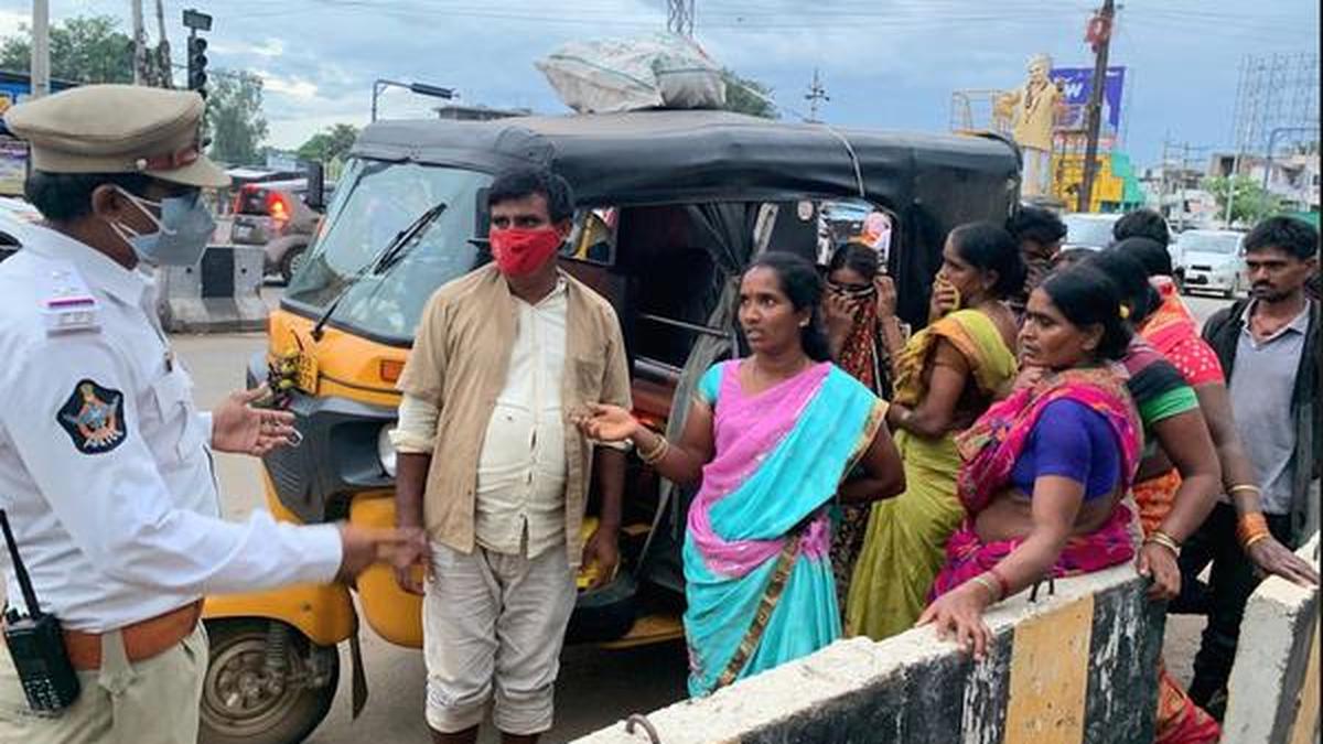 Police continue crackdown on overloaded auto-rickshaws - The Hindu