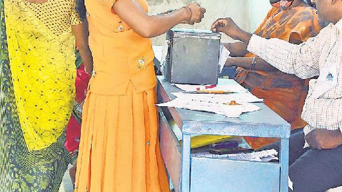 No distance too far for Koida’s adivasis - The Hindu