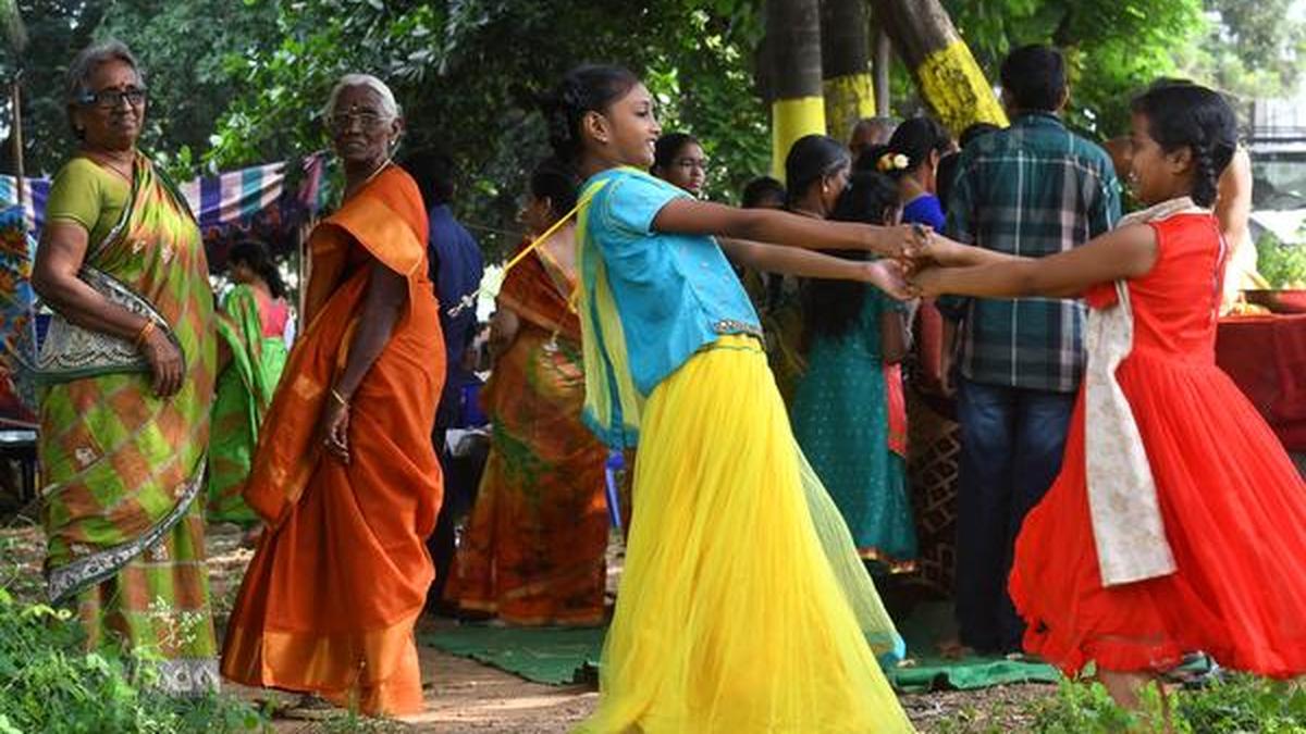 Bandar Canal Bund becomes the new locale for get-togethers - The Hindu