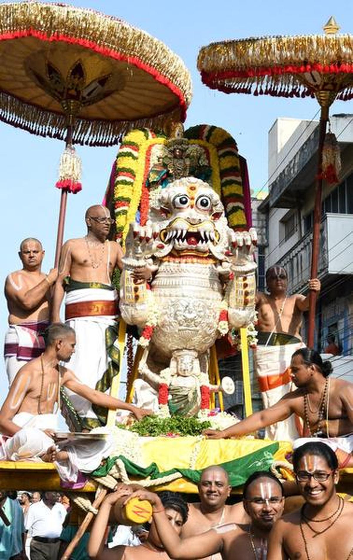 Govindaraja Swamy rides the mighty ‘Simha Vahanam’ - The Hindu