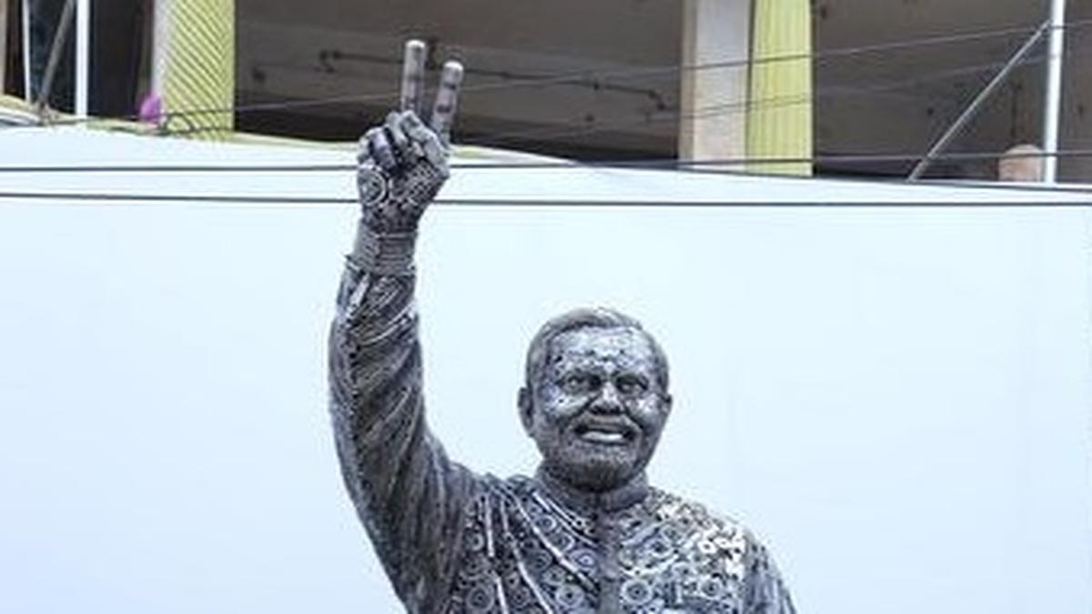 Statue of PM Modi made from scrap by father-son duo from Guntur - The Hindu