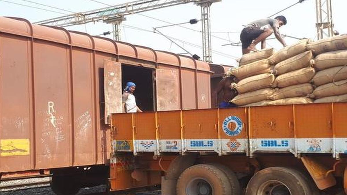 First-ever maize rake from Ongole to T.N. loaded - The Hindu