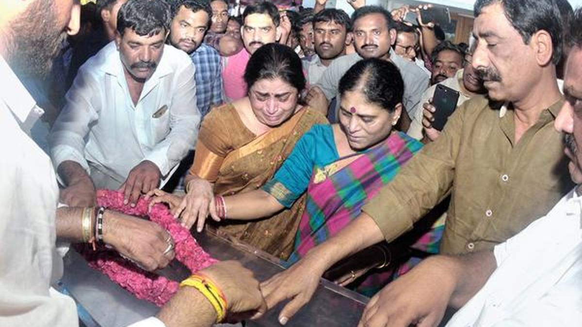 YSR’s brother Vivekananda Reddy found dead - The Hindu