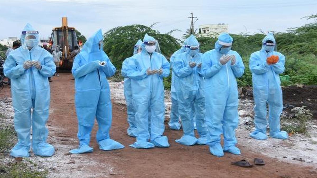 COVID-19 | Kurnool MLA conducts last rites of virus victim - The Hindu