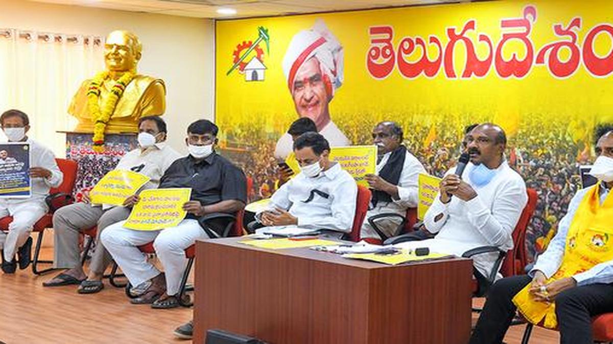 TDP leaders protest against arrest of partymen - The Hindu