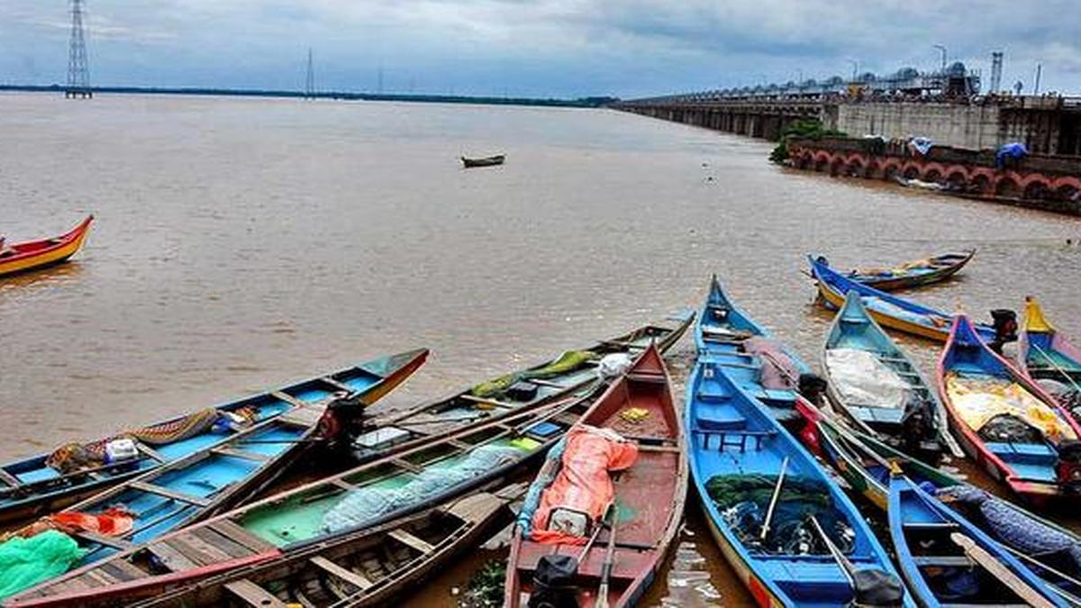 50 villages bear the brunt in W. Godavari - The Hindu