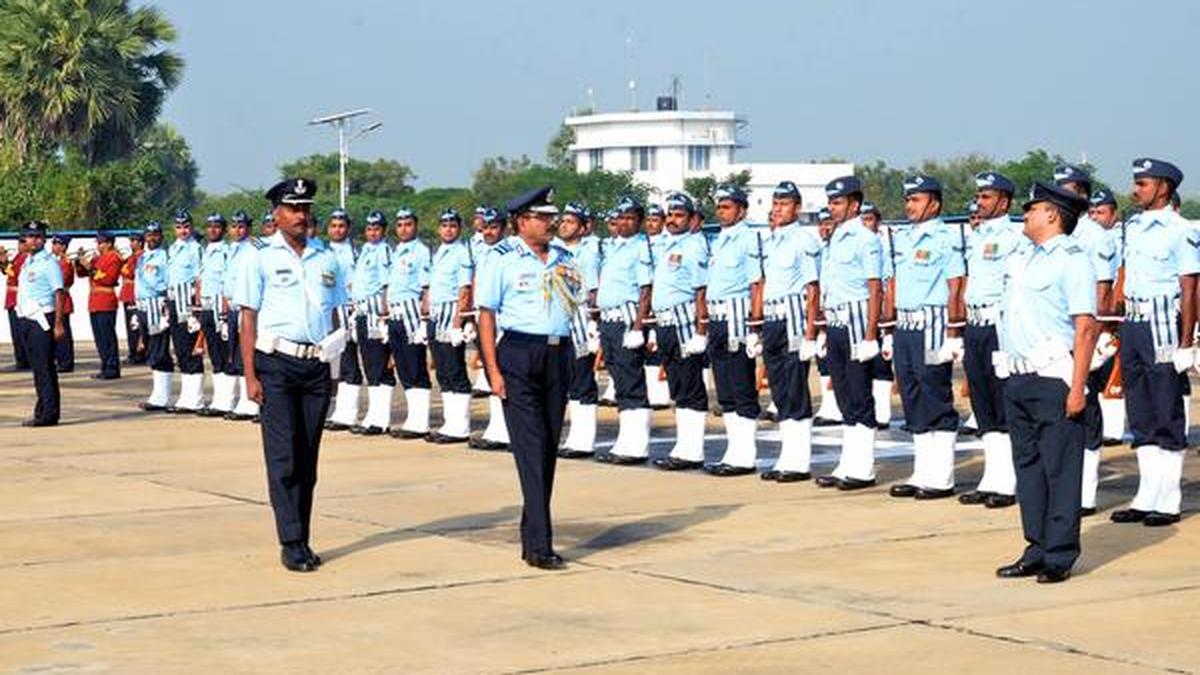 Southern Air command chief visits Suryalanka - The Hindu