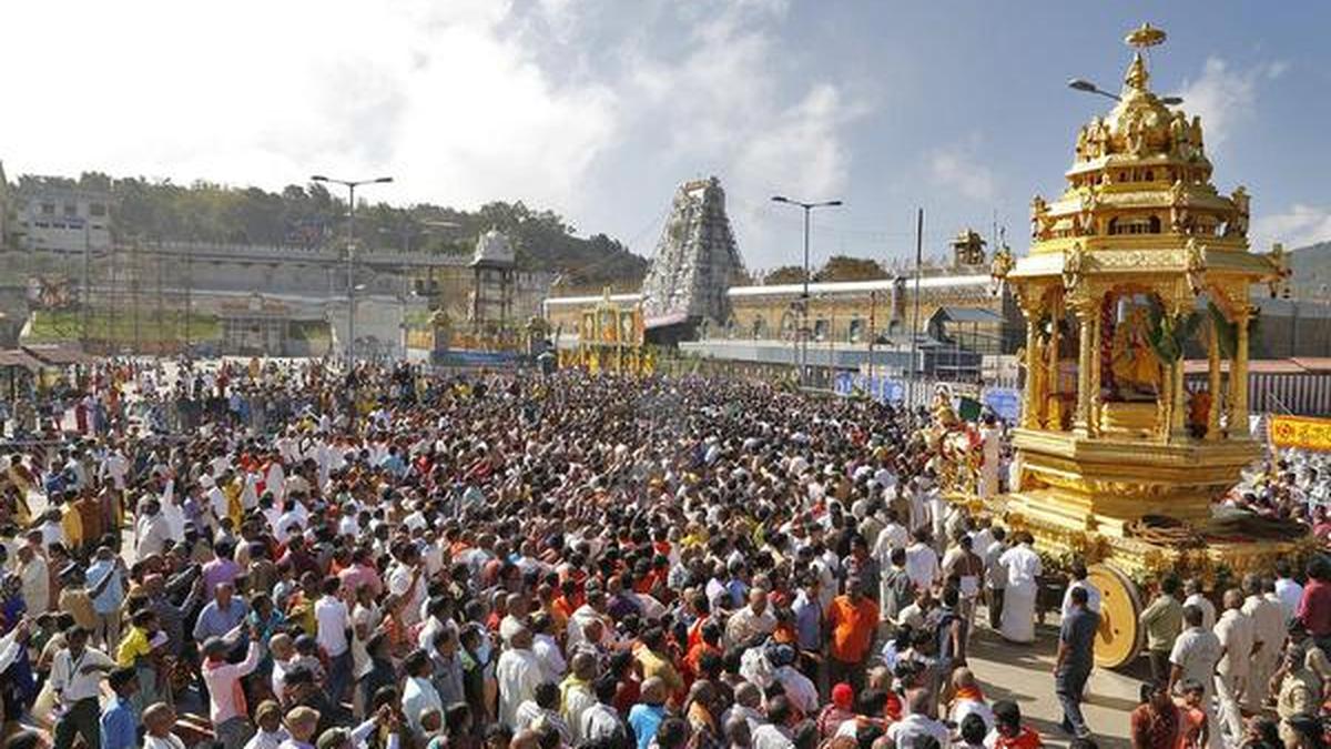 Splendour marks golden chariot procession - The Hindu