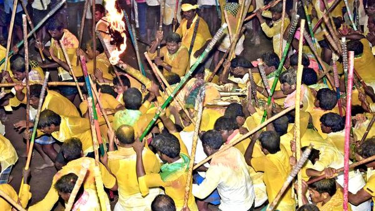 One killed, 70 injured in Devaragattu stick fight - The Hindu