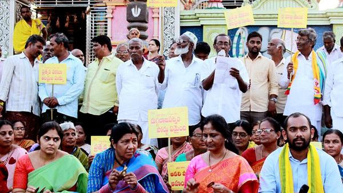 TDP women activists stage protest by performing ‘bhajan’ - The Hindu