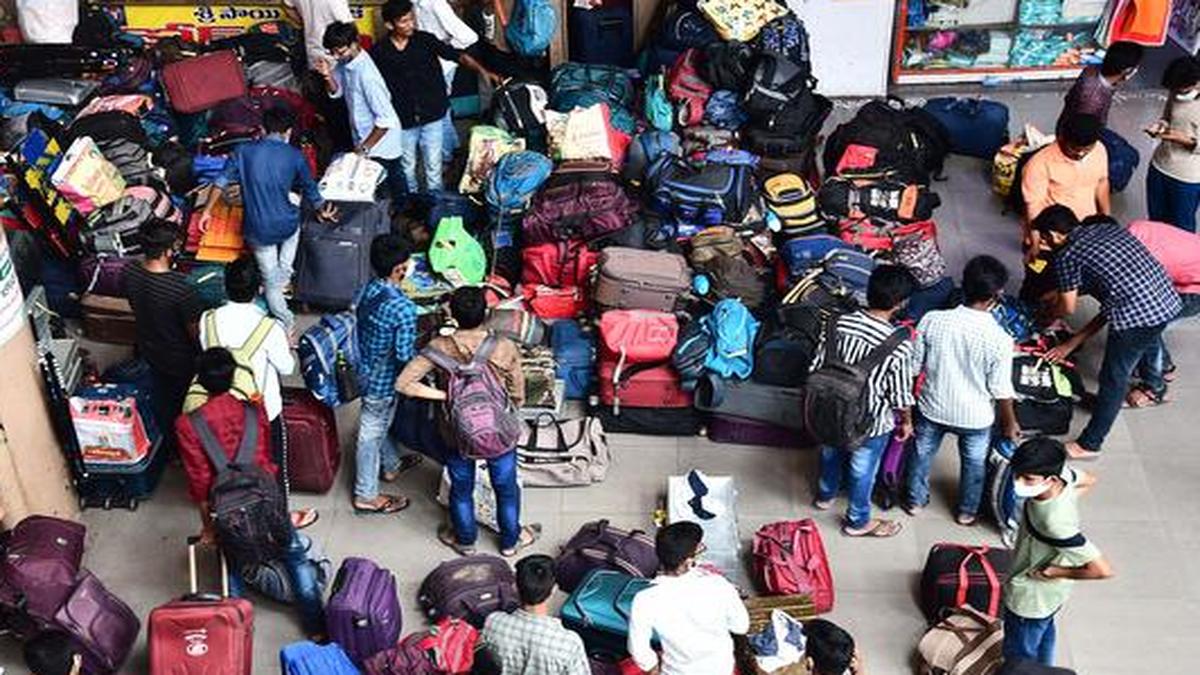 Inter students head back to hometowns in A.P. - The Hindu