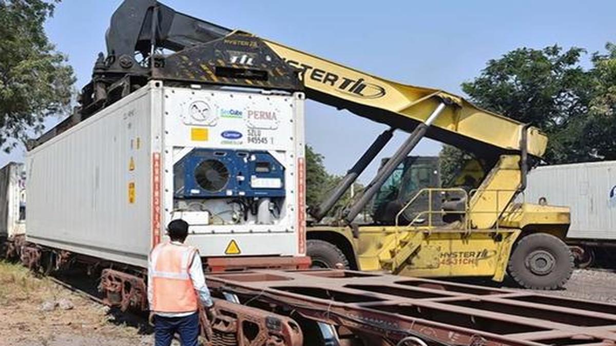 Andhra Pradesh flags off country’s first ‘fruit train’ - The Hindu