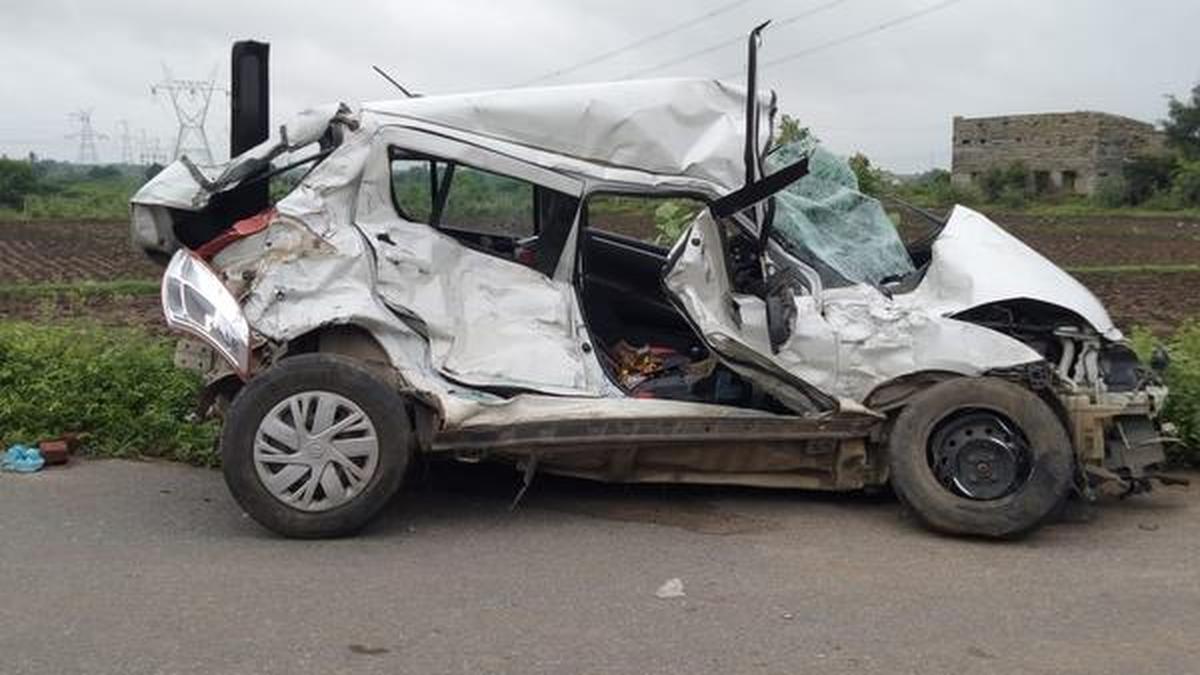 Two persons from Anantapur die in an accident in Kurnool - The Hindu